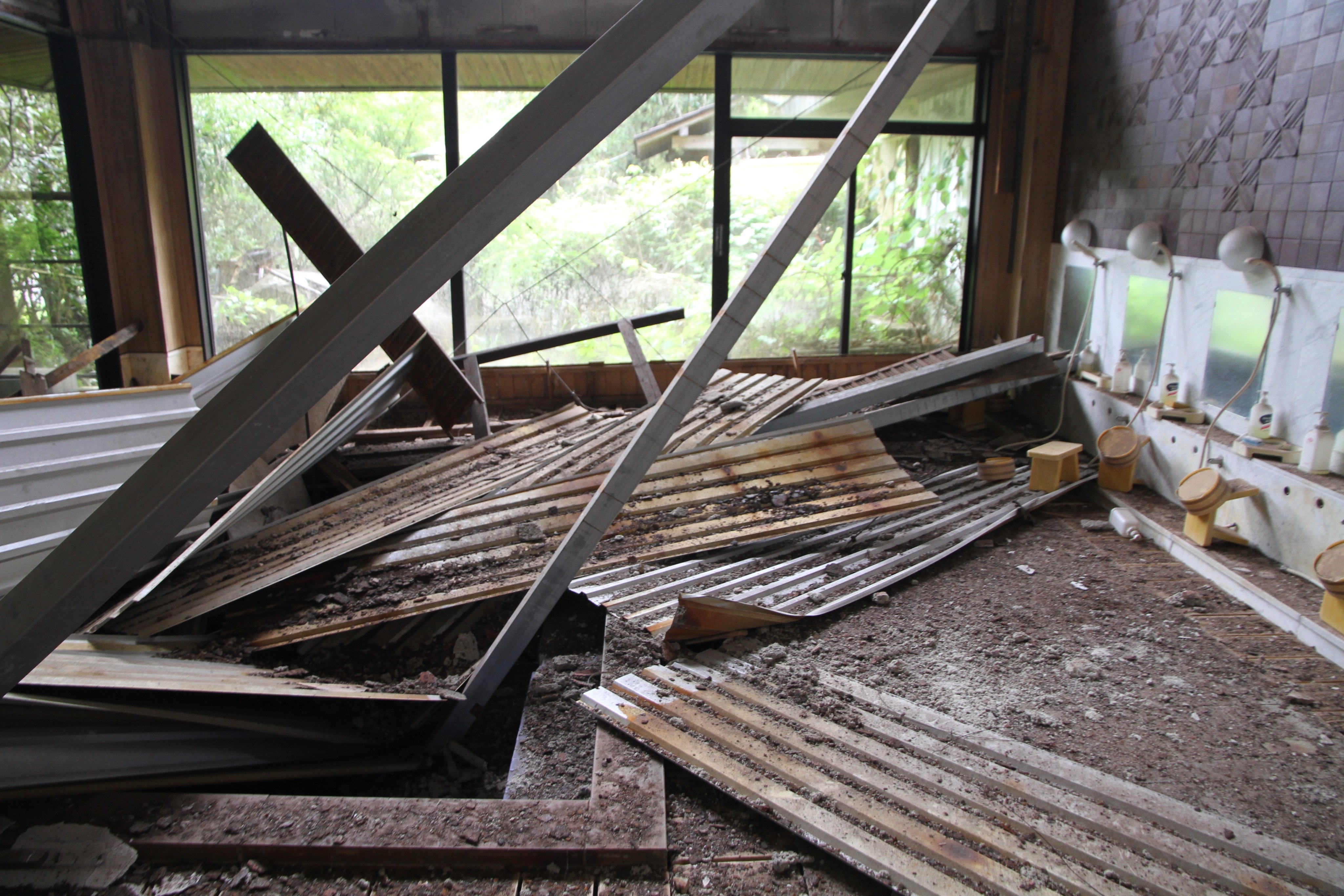 日本廃墟研究所(NHK) on Twitter: "【廃墟vol.696】 廃ホテルその3(全4回) この日は降ったり止んだりしてたなあ。 そんなことを思い出しながら廃ツイ(ツイ廃ではない ...