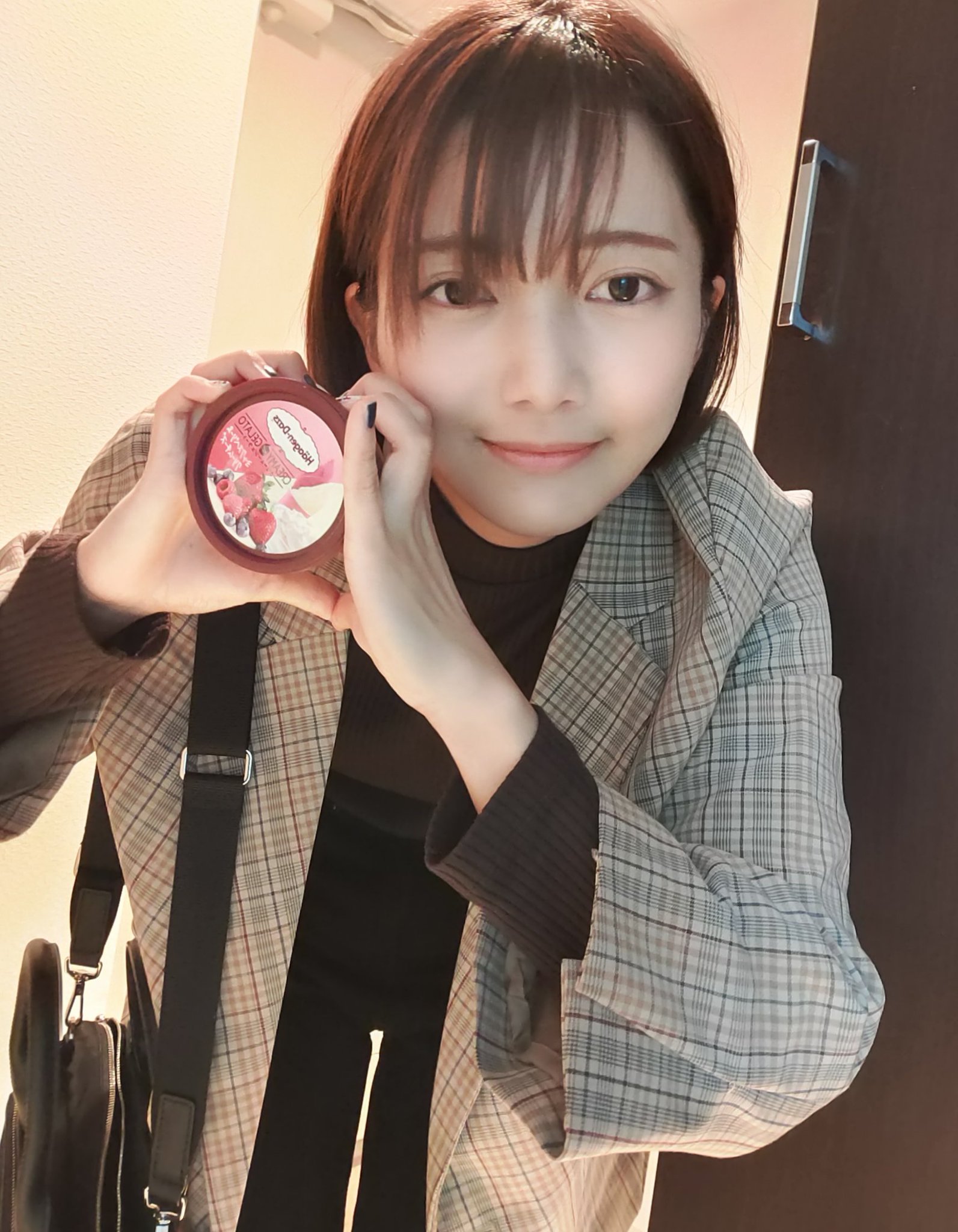 星乃莉子⭐sodstar On Twitter ただいまー!! 遅くなっちゃってごめん…それで…💦 これ、一緒に食べない?🍨💕