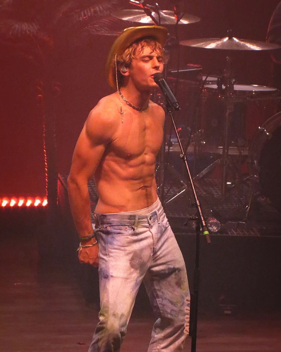 Ross Lynch News On Twitter Photo Ross Lynch On Stage During The Driver Eras Summer Tour In