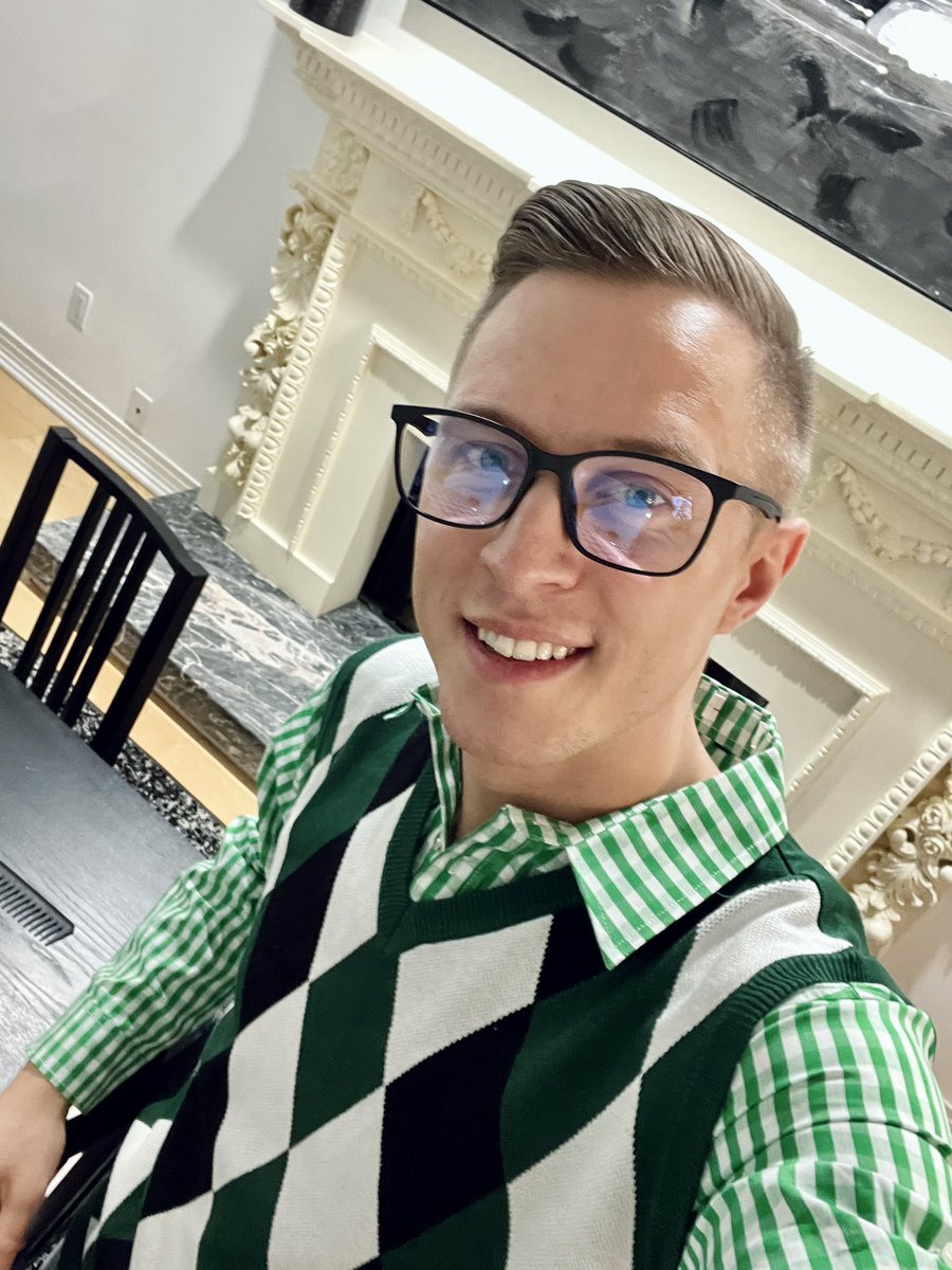 Nerdy day on @Brazzers set 🤓 Alex Mack @alexmackxxx