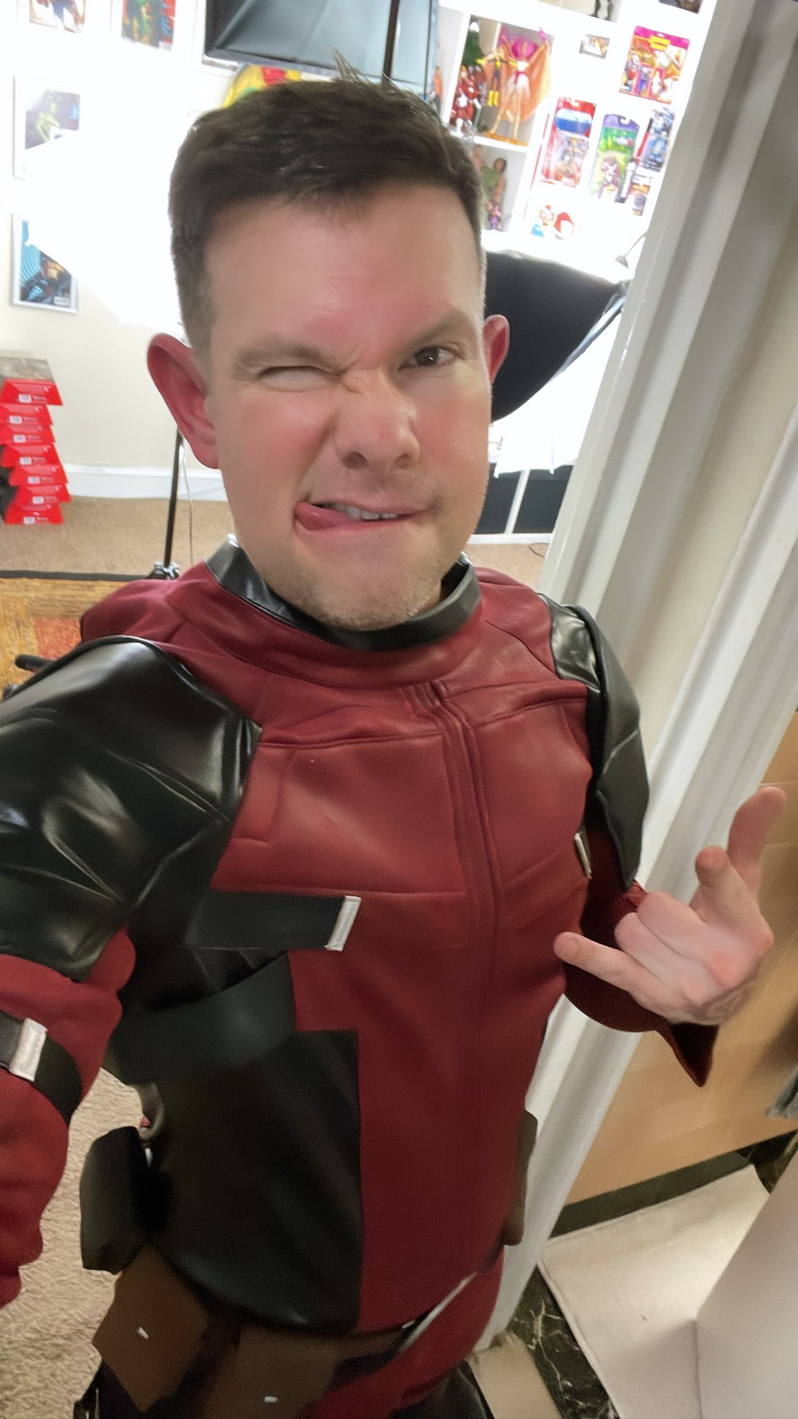 Tw Pornstars 1 Pic Gay Comic Geek Twitter I Need A Reason To Wear Deadpool Out Somewhere