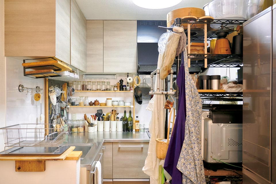 GINZA on Twitter: "【GINZAキッチン警察🫡CASE4 法律家 浅尾荘平さん】「妻からの要望は黒、白、グレーを基調としたアイテムでアノニマス性の高いデザインでそろえること ...