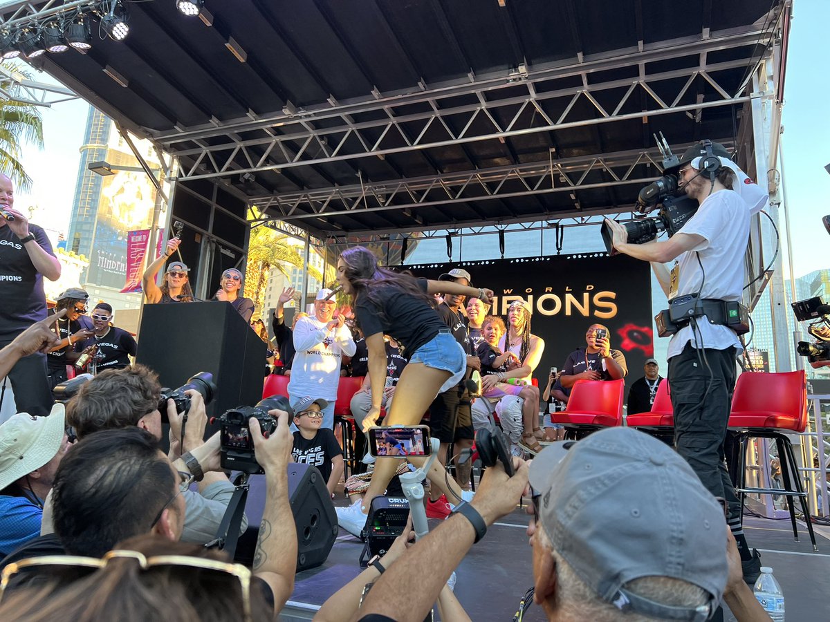 T on Twitter: "RT @tashanreed: Kelsey Plum's a lil lit"