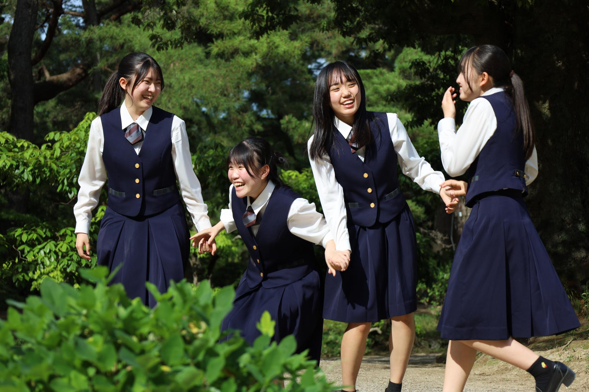 カンコー学生服 on Twitter: "『第1回 学校制服フォトコンテスト』の受賞作品が決定いたしました！ 応募総数2,329点の中から選ばれた、金賞・銀賞・銅賞の3作品をご紹介します ...