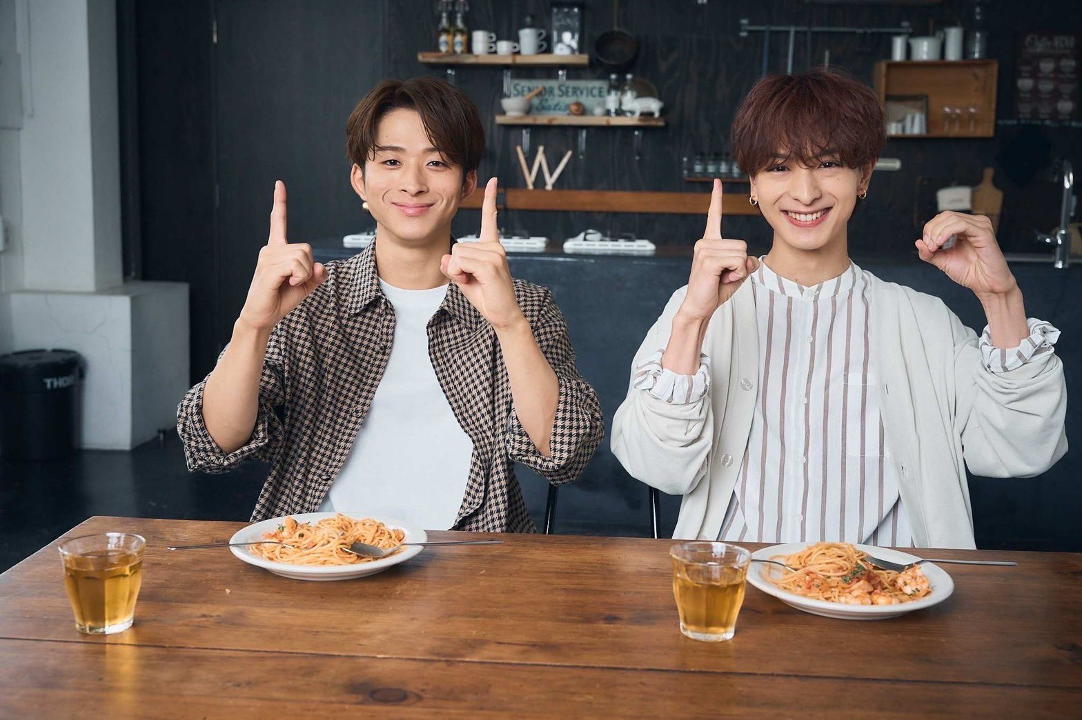 FANTASTICS from EXILE TRIBE on Twitter: "夏輝くんと JUNON 11月号の 料理男子企画で載ってます‼️ エビトマトクリームパスタ🦐 作りました👨‍🍳 ...