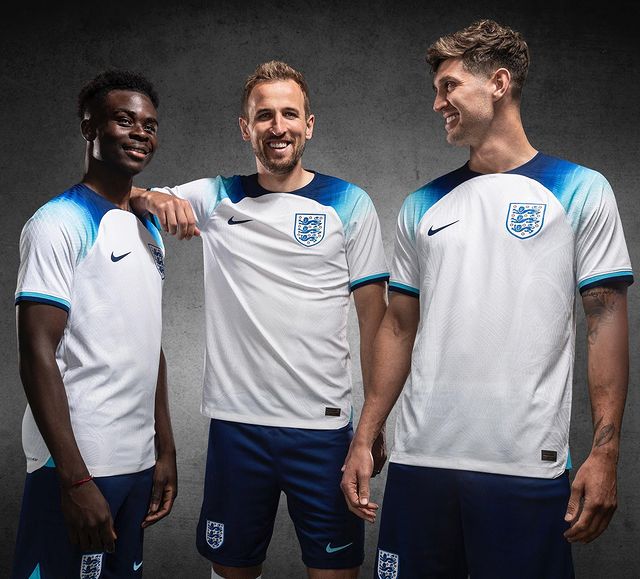 England present their home and away kits for the World Cup 🏴󠁧󠁢󠁥󠁮󠁧󠁿 B/R ...