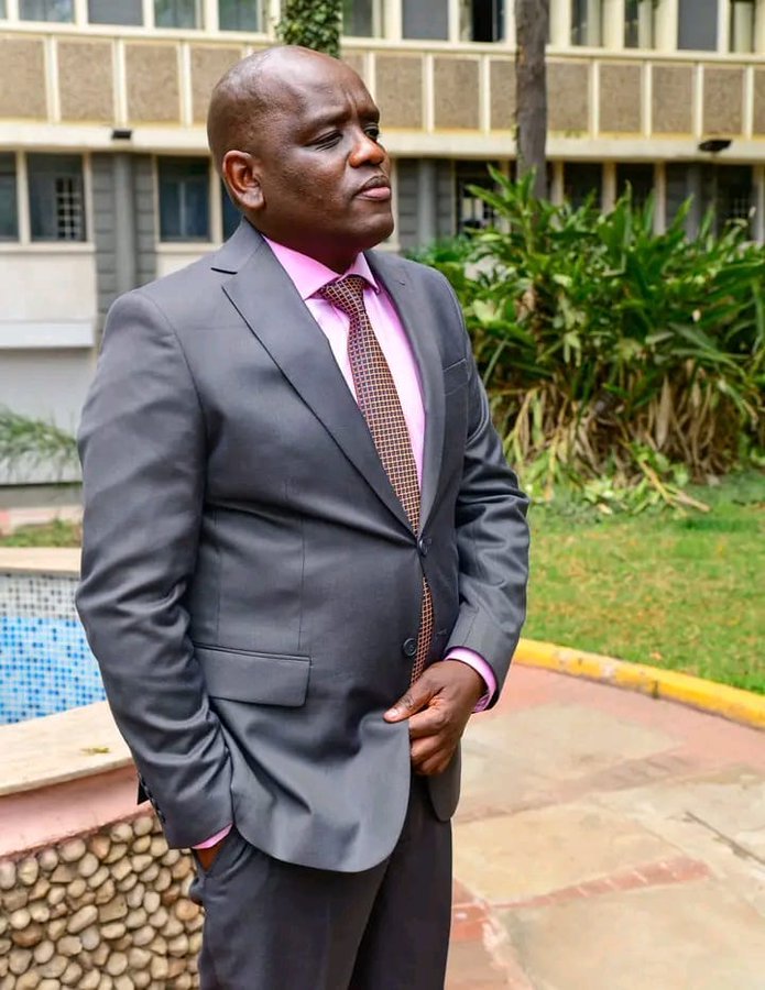 Dommie on Twitter: "RT @KipkiruiWesley7: Indeed if you surround yourself with intellectuals you ...