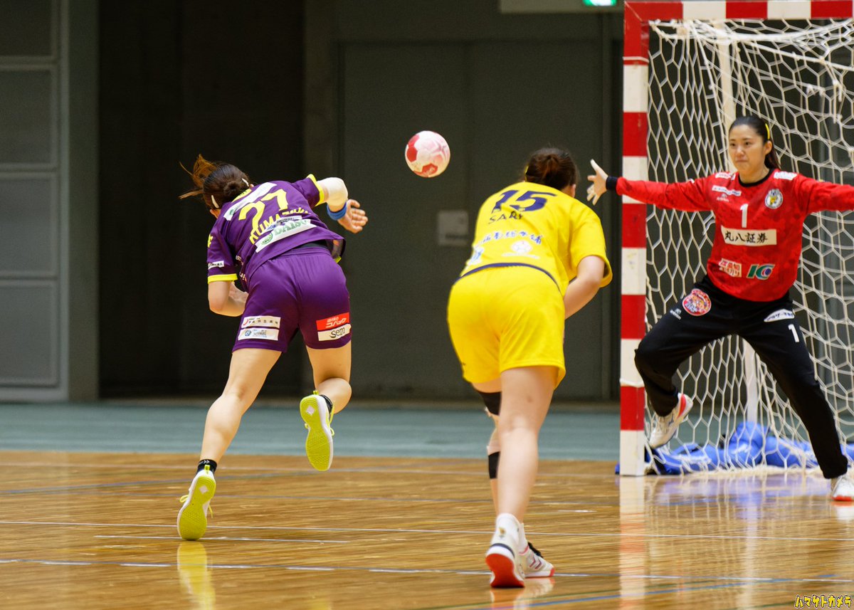 ハマサトカメラ on Twitter: "ハンドボールリーグ女子 HC名古屋vs三重バイオレットアイリス 8月6日 富士宮市体育館 熊﨑かずみ選手の7mスロー GK白築麗子選手のセーブ📷 ...