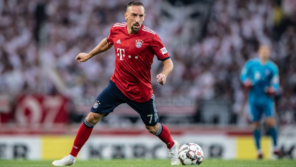 𝗧𝗵𝗲 𝘄𝗶𝗻𝗴𝗲𝗿 𝘯 an attacking player who is deployed on the flanks of the ...