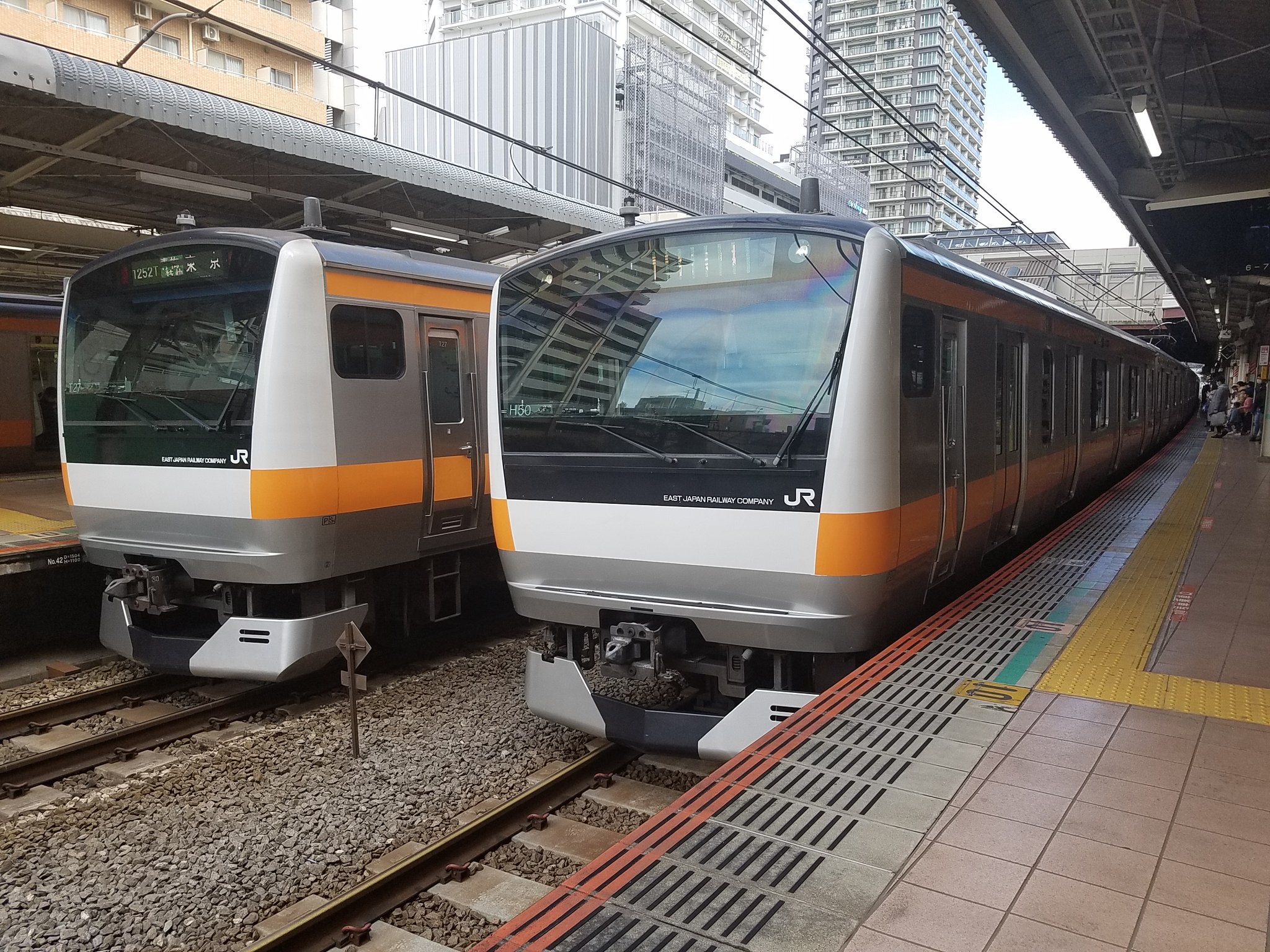 とっちゃん on Twitter: "#もう二度と撮れない並び写真 ①中央線国分寺駅にて"W青梅特快" ②中央線新宿駅にて今では見られない中央線の新旧W特急列車(E257-0系とE353系 ...