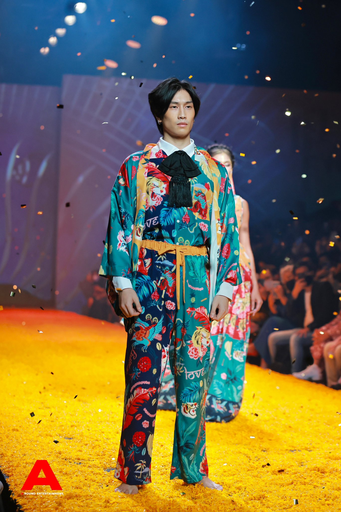 A.ROUND on Twitter: "สองหนุ่ม สุดฮอต “ไบเบิ้ล-บิว” กับการเดินแบบให้กับแบรน์ ISSUE #BIFW2022 # ...