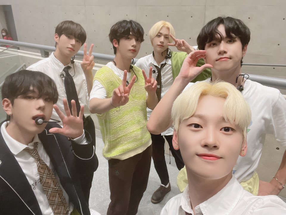 WEi • EN ESPAÑOL #PASSION on Twitter: "@WEi__Official TRAD📝 [🗂] El colorido y lindo WEi apareció ...