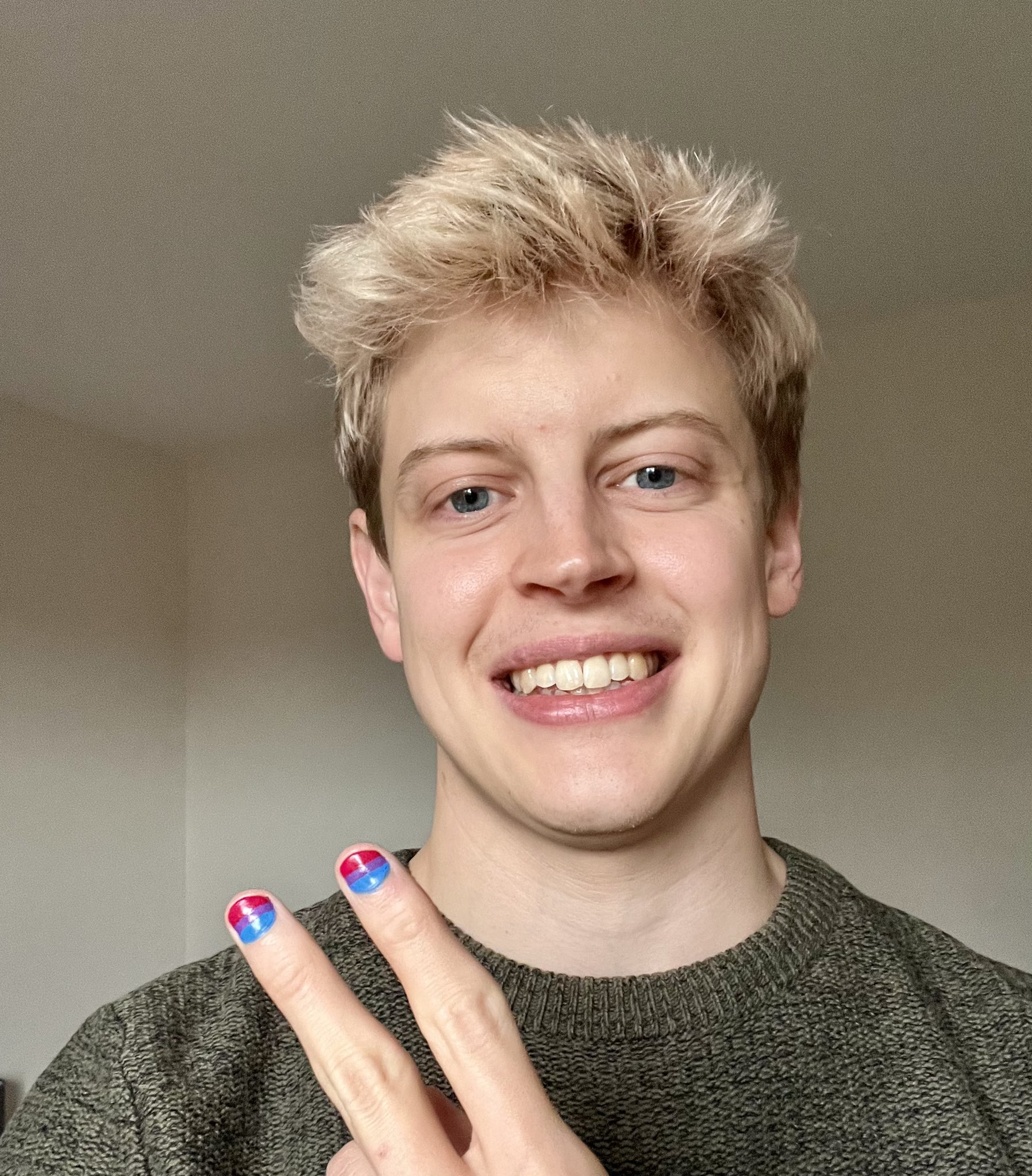 Dr Sam Rowe on Twitter: "bi flag nails! https://t.co/5r1htQZIGL" / Twitter