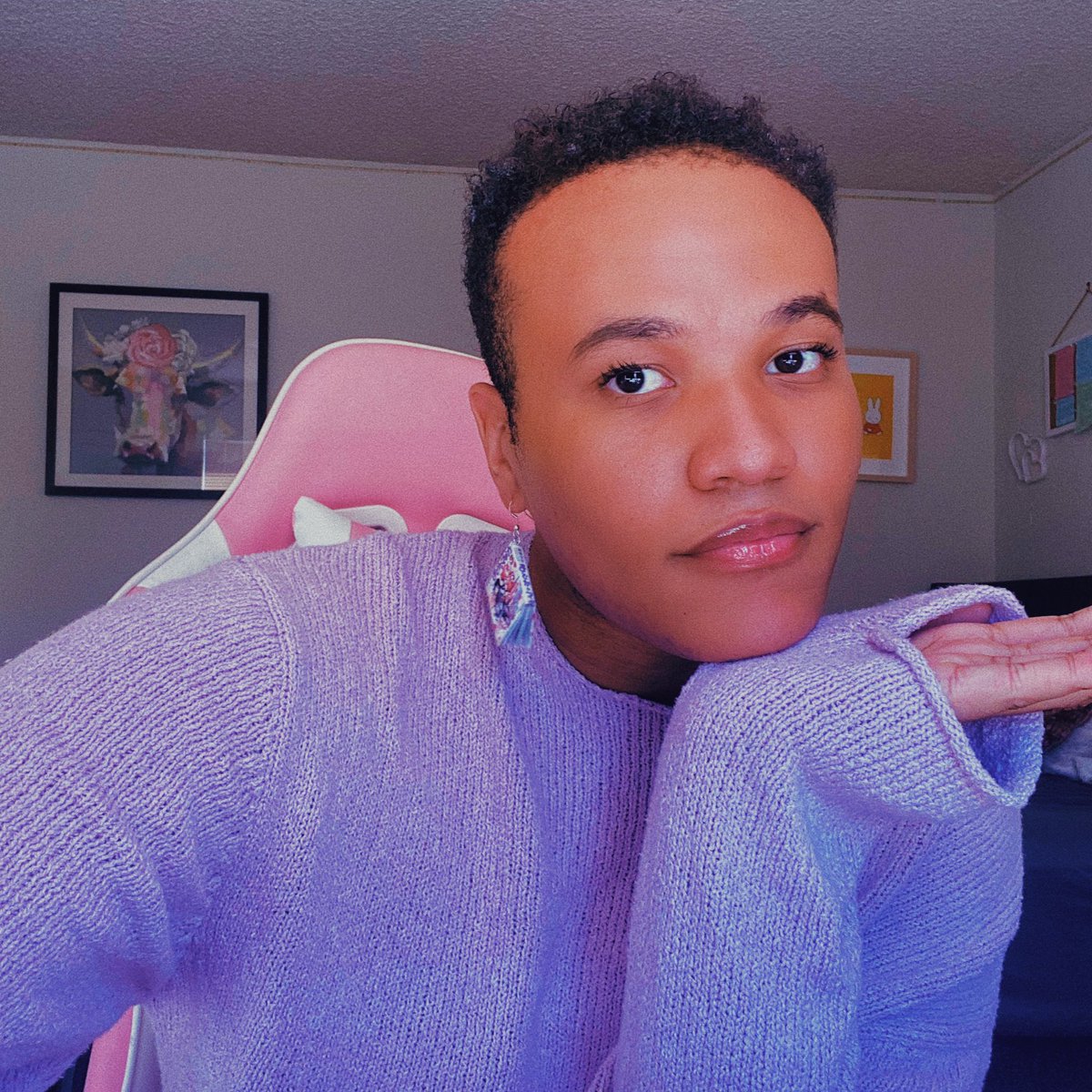 joshua david king on Twitter: "Lesbians on my earrings lol 💖"