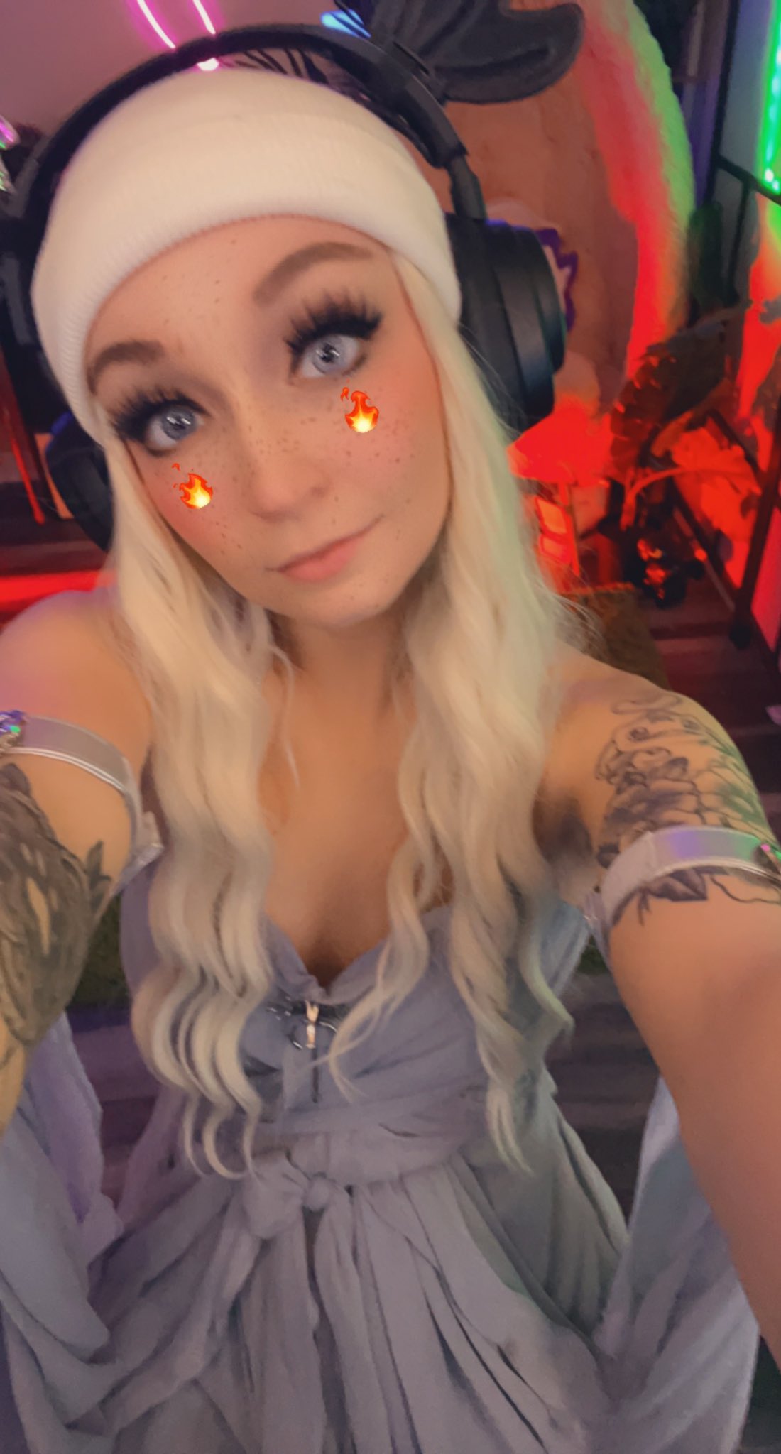 bbjess on Twitter: "Soooooo what about all the whores on Twitch showing their body to young kids ...