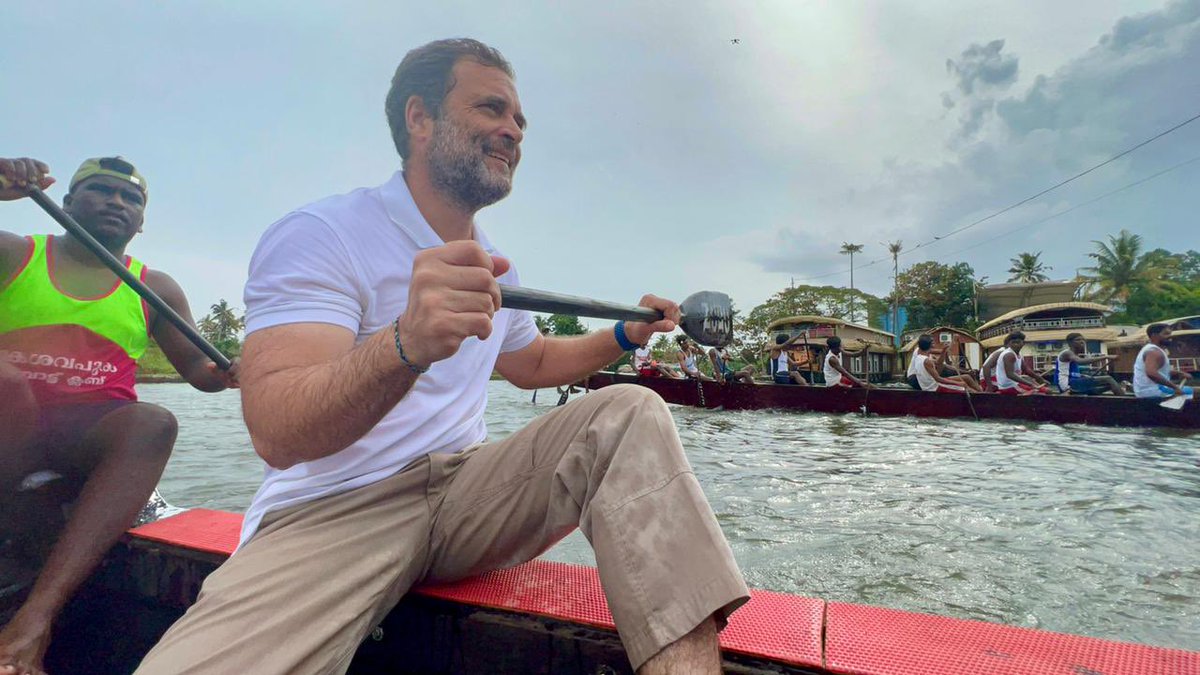Rahul Gandhi recently enjoyed a ride on a Chundan Vallam (Snake Boat ...