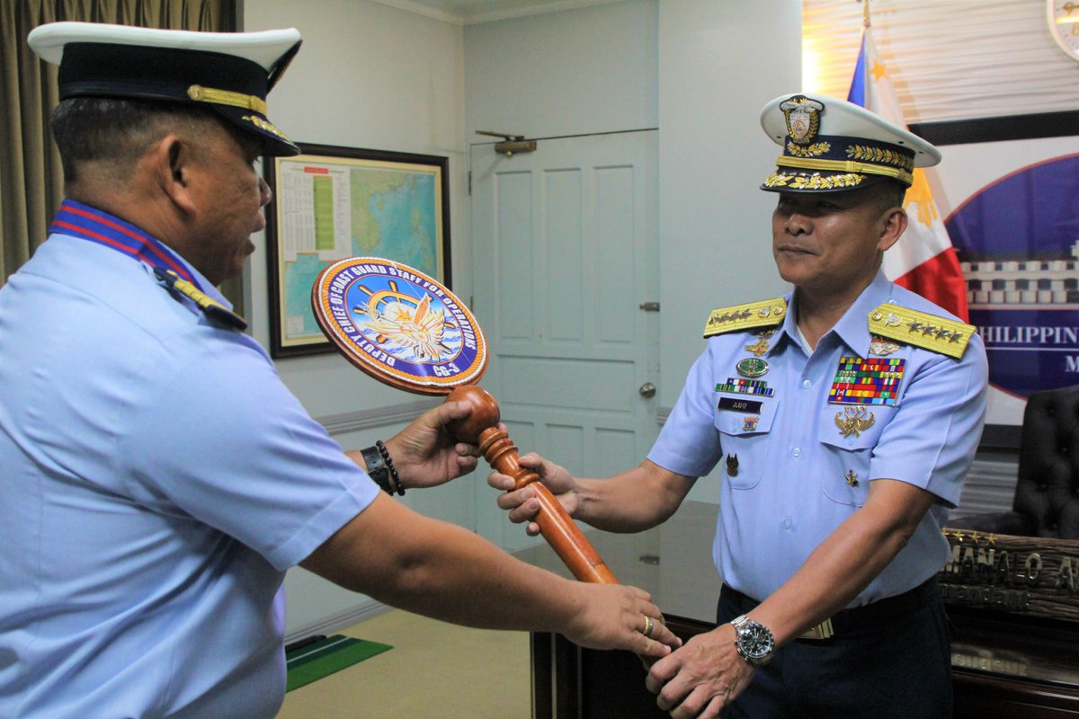 Philippine Coast Guard On Twitter 𝐋𝐎𝐎𝐊 Coastguardph Commandant Cg
