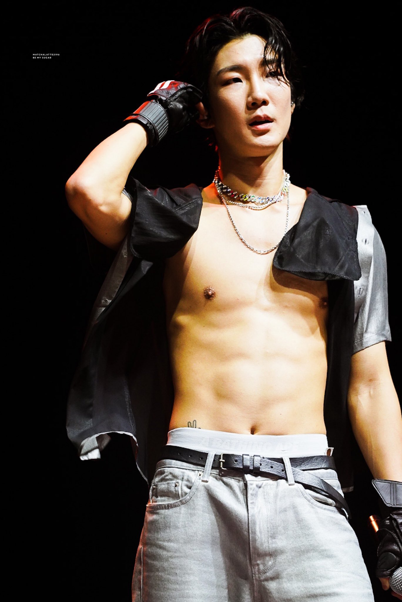 Yunho Abs 2022