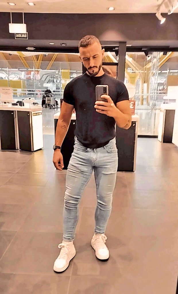 José Santos on Twitter: "A los buenos días 🫢 https://t.co/UoWVUk4IOo" / Twitter