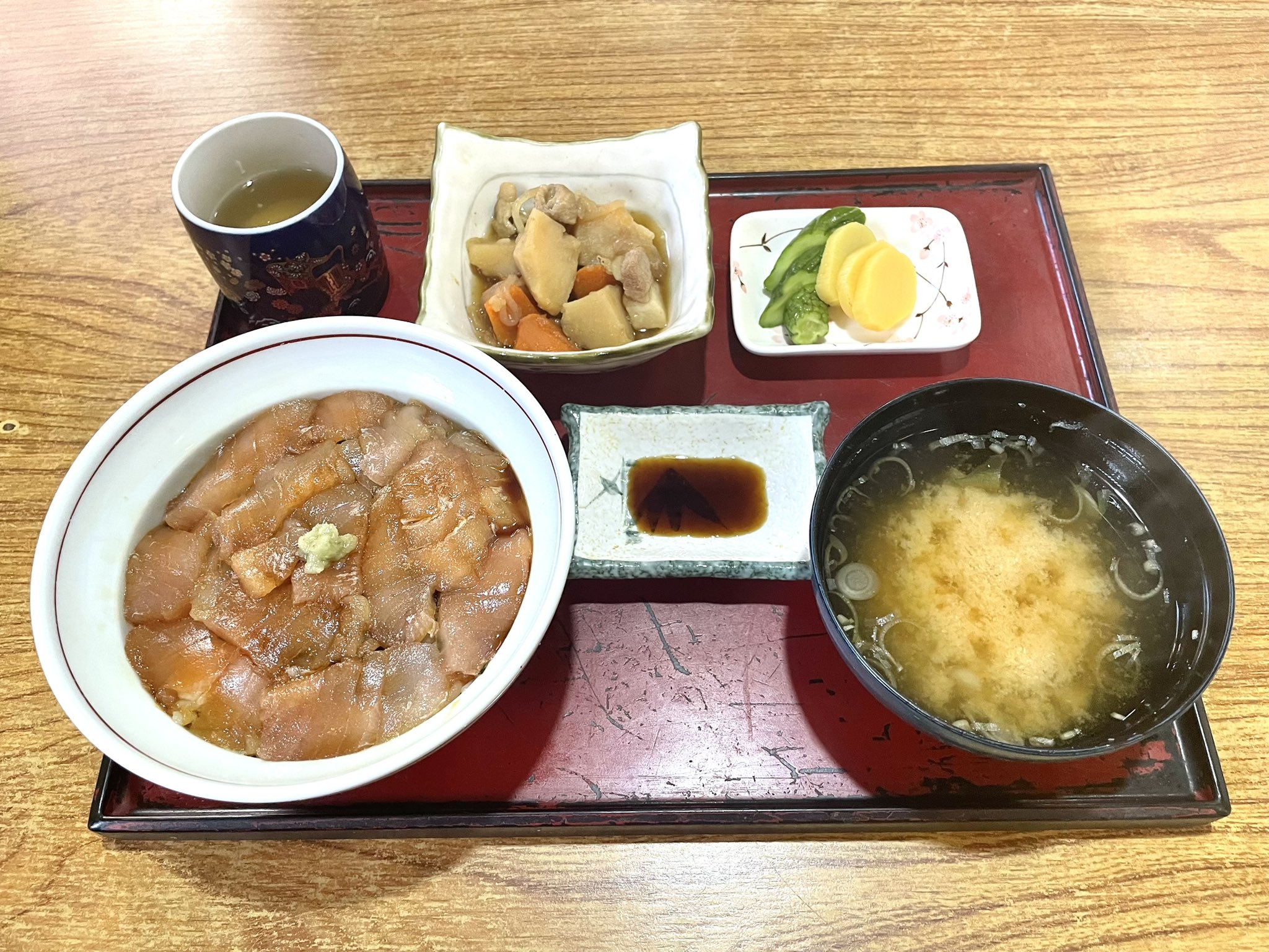 chipi🍽上越のおいしいを探す人 on Twitter: "直江津方面にある、 御食事処 嵯峨野(さがの)さんの昼定食🥢 丼と味噌汁、小鉢もついて650円 マグロつけ丼定食以外にも5種類ほど ...