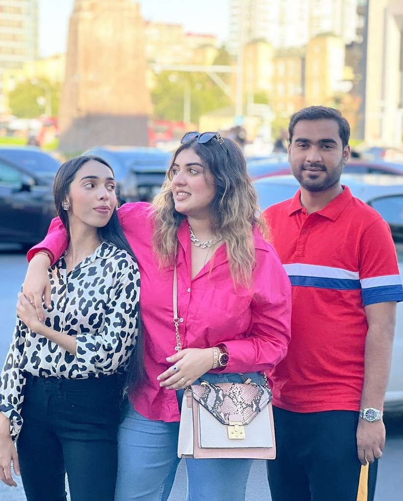 Aqsa Kinjhar Leela Jamali on Twitter: "Always better together! #Siblings https://t.co/hN0WIjdpYe ...