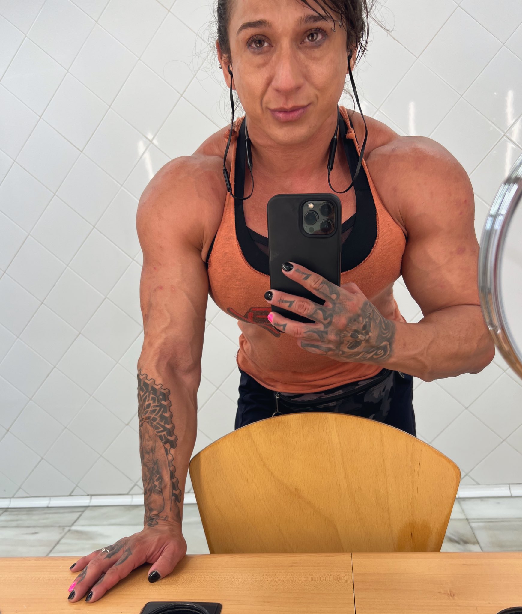 Karyn Bayres On Twitter Monstruo De 3 Cabezas 😙😙😙 Suscribite Que Pronto Subiré Más Escenas