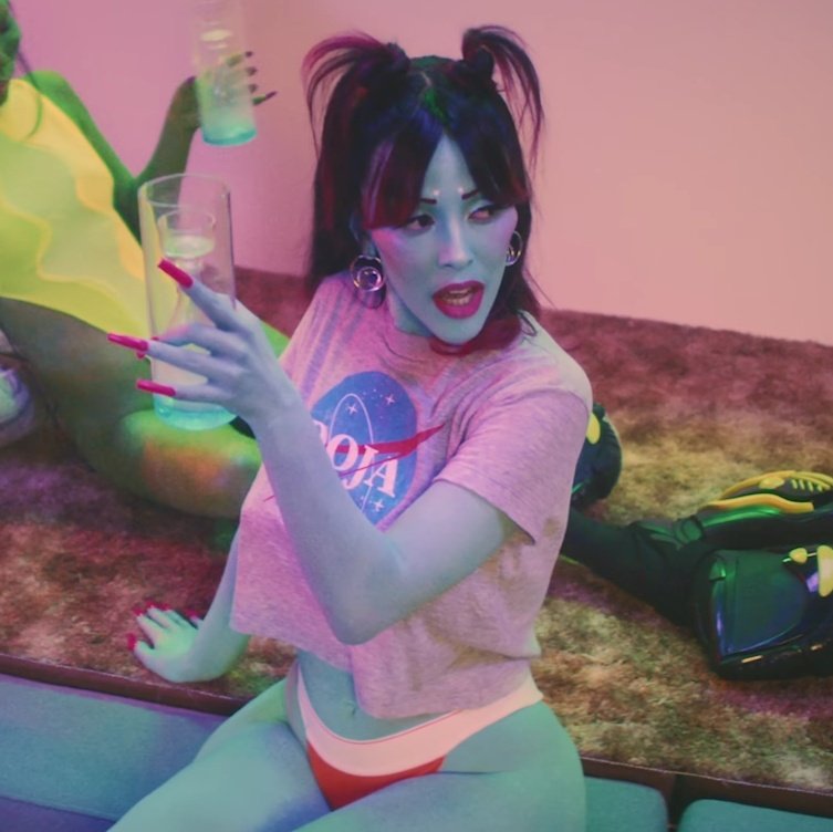 💎Lil' Miss Chrystyle™💎 on Twitter: "So expanding on my theory that space girl is inspired by ...