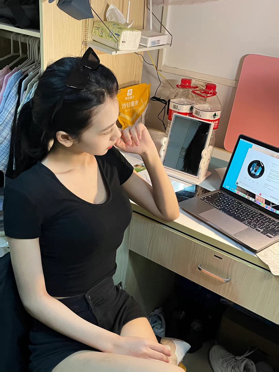 Soul Cat On Twitter 投稿女朋友 头发扎起来跟不扎,别有一番风味