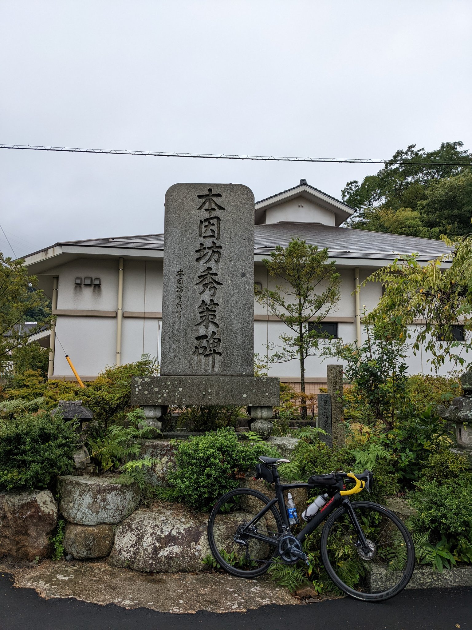 Simon_Sin on Twitter: "因島は本因坊秀策の出身地なので記念館がありますね 記念碑も碁盤を模しててカッコいい https://t.co/jTy6mPTLya" / Twitter