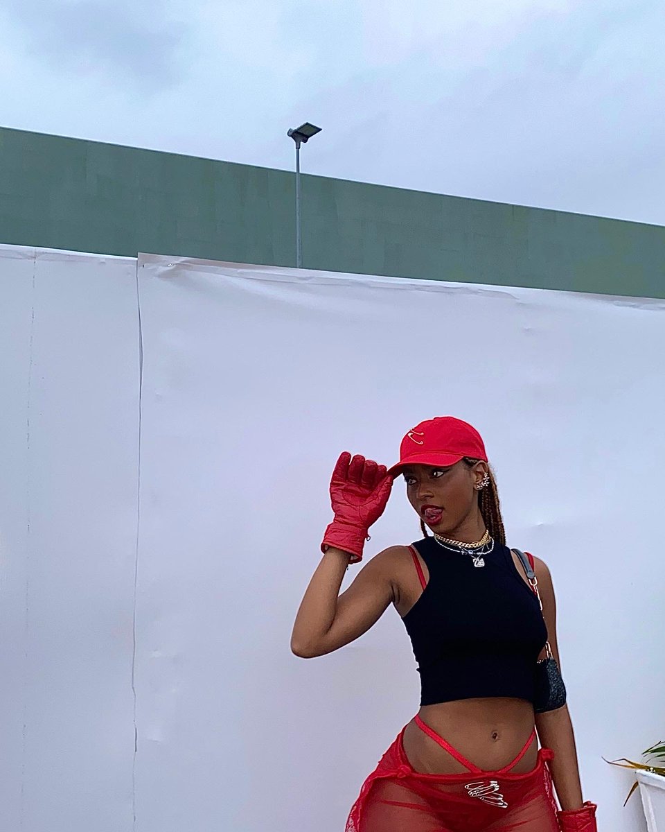 GABZ on Twitter: "muito gostosa esse dia que ódio"