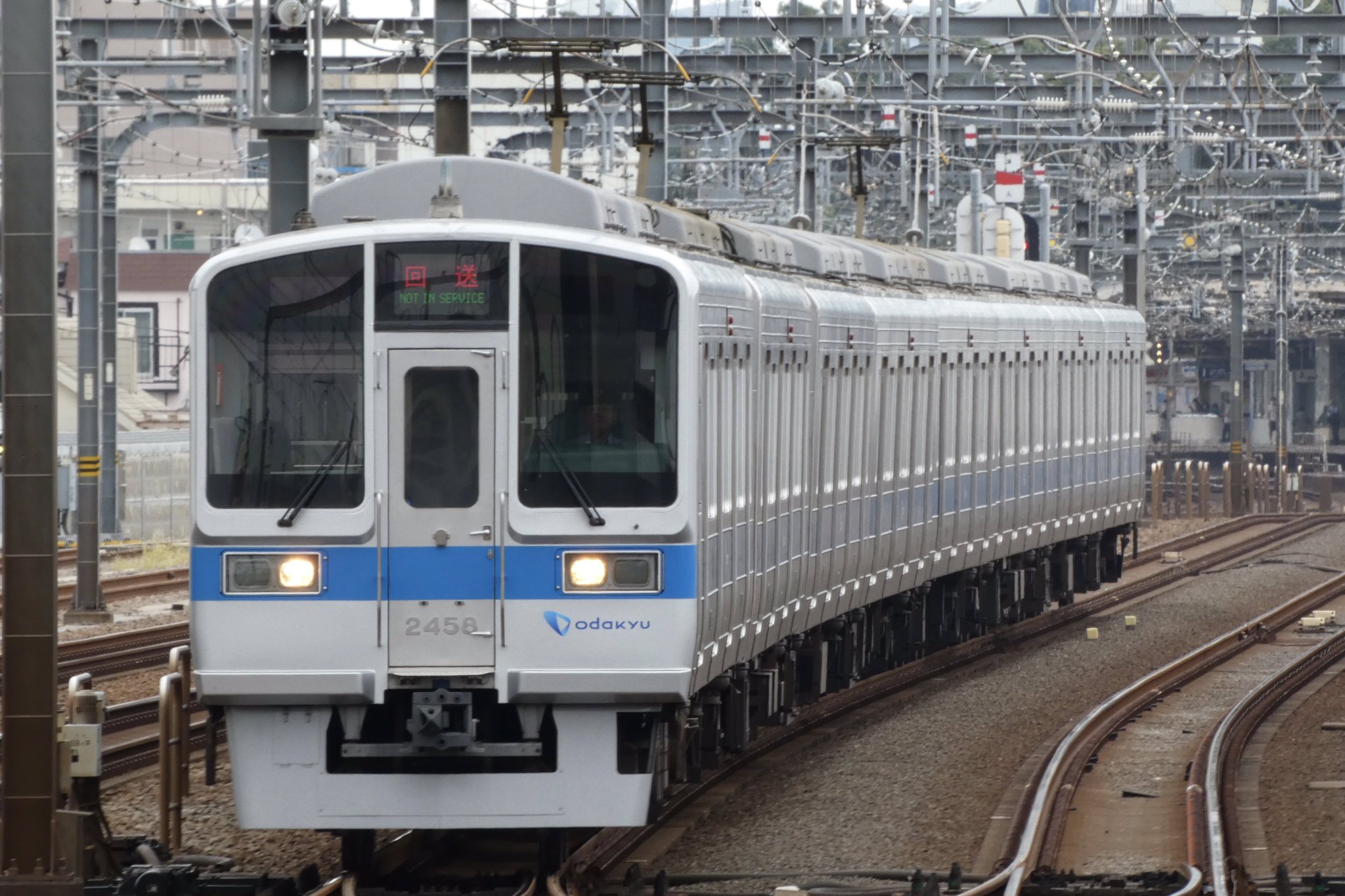 おだえの on Twitter: "小田急2000形2058F(2058×8) 前から気になっていた急行線を走る2000形 まともに見たの初めてだったので新鮮でした https://t.co ...