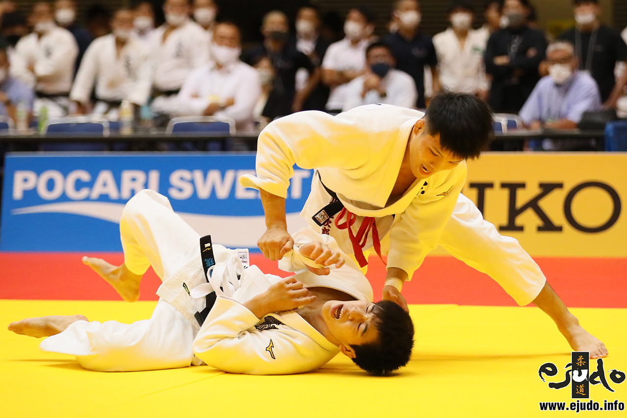 eJudo編集長 古田 英毅 on Twitter: "【写真】73kg級準決勝、市川晃次郎(東海大3年)が花岡晴琉(筑波大1年)から体落「一本」 https://t.co ...