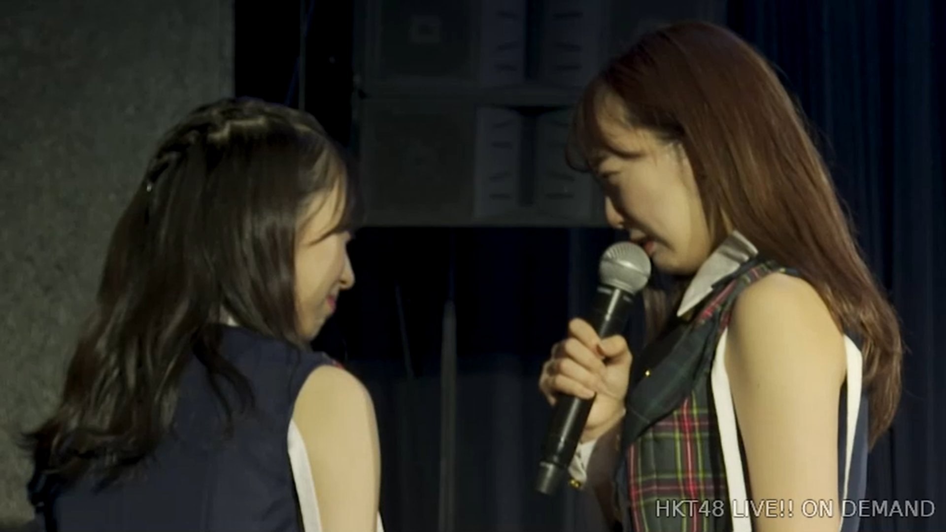 フリサポ on Twitter: "あかりをあやして、美久に抱きつかれて 6期生の二人にも声を掛ける #坂口理子 #渡部愛加里 #田中美久 #最上奈那華 #大庭凜咲 #HKT48 #チームH ...