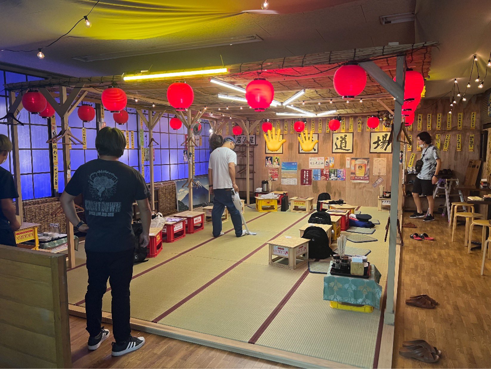 金曜ナイトドラマ『最初はパー』【公式】 On Twitter 今日は居酒屋🏮の撮影でした、 最初はパー🖐 です 撮影準備中🎬 キャストの