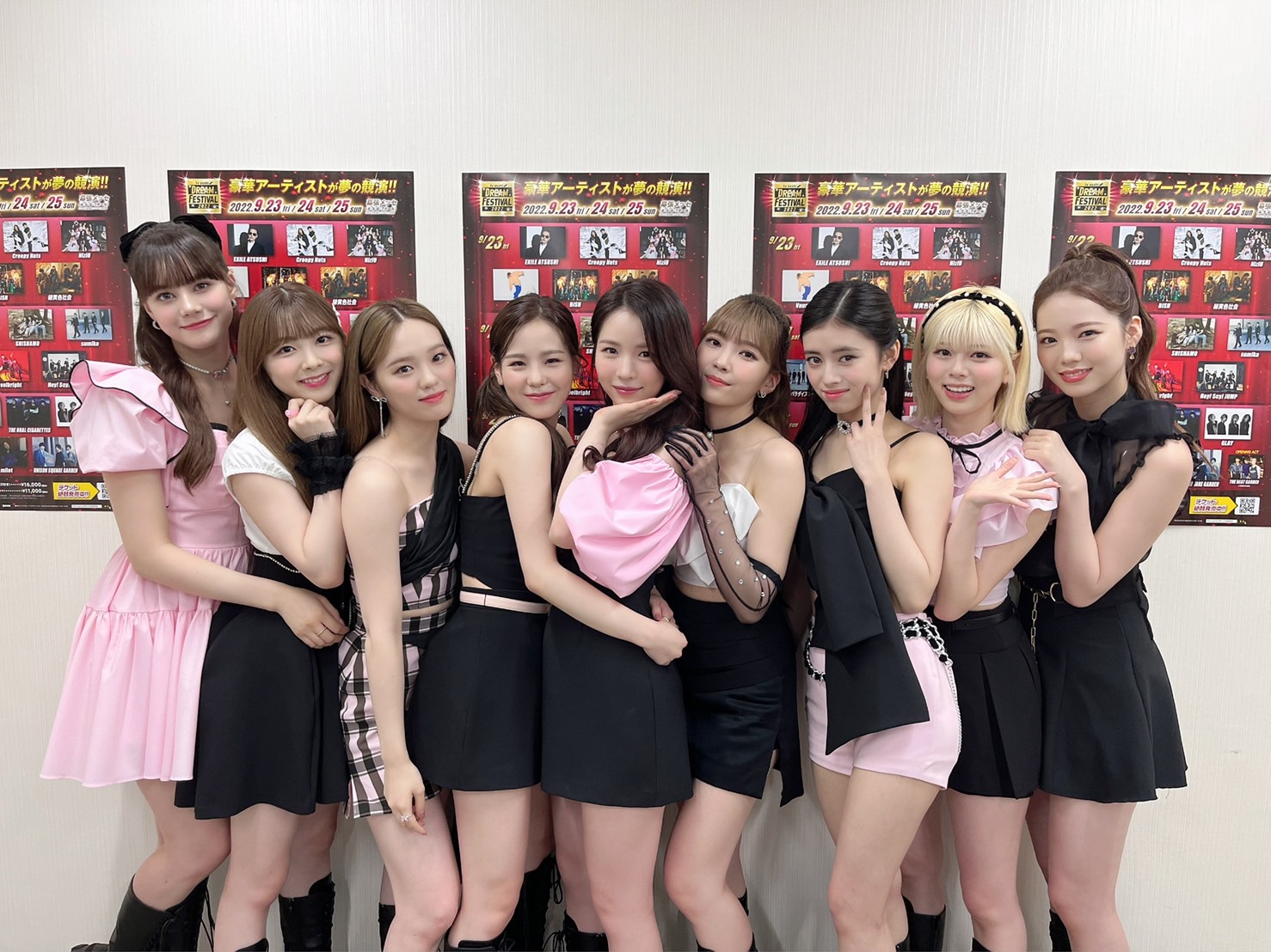 music station on Twitter: "【#Mステ】 このあとは #NiziU🌈 🎤CLAPする振付に注目「CLAP CLAP」 🎤Mステでは初披露「Poppin' Shakin ...