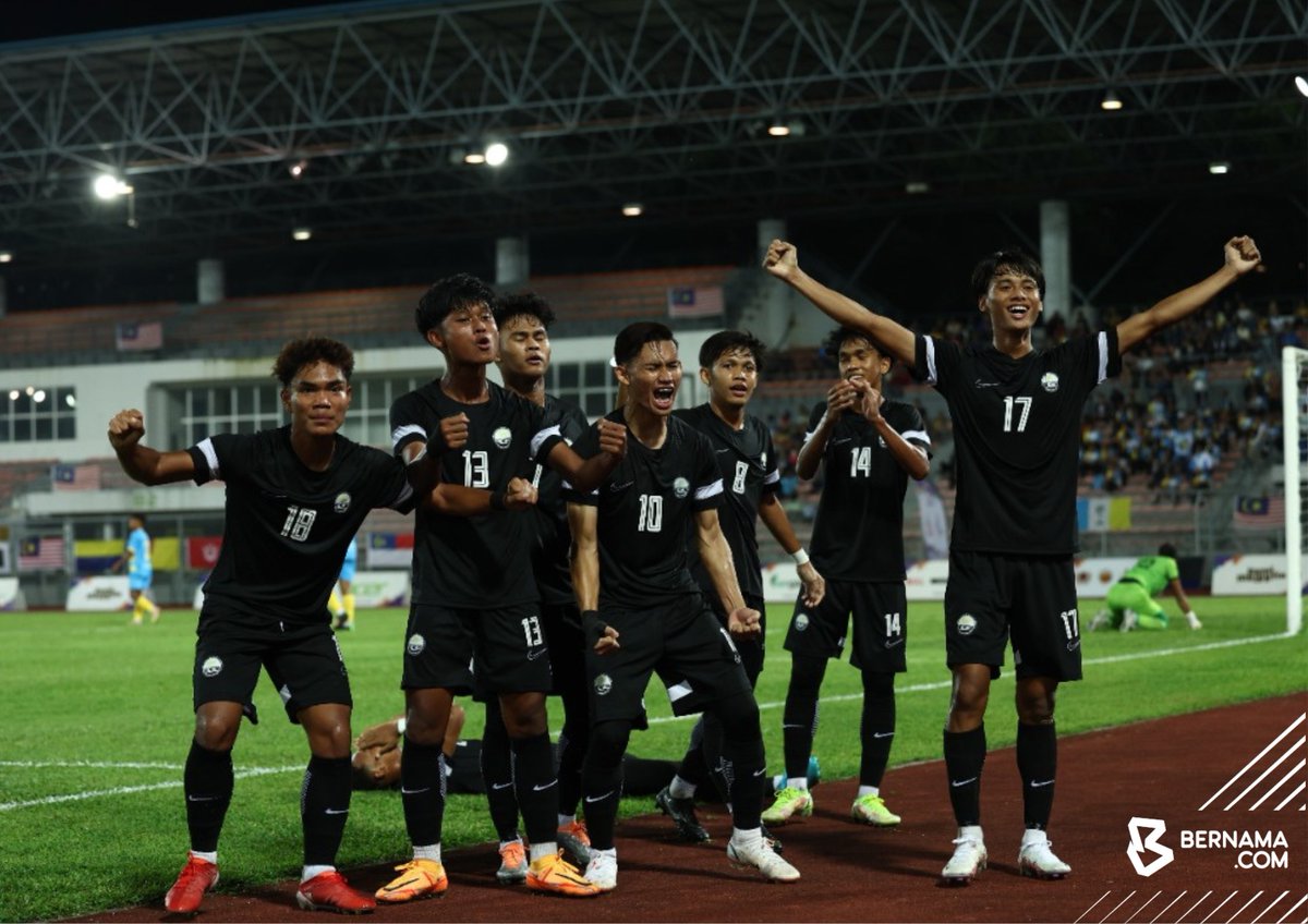 BERNAMA on Twitter: "Sekitar aksi pertembungan final bola sepak lelaki #Sukma ke-20 antara ...