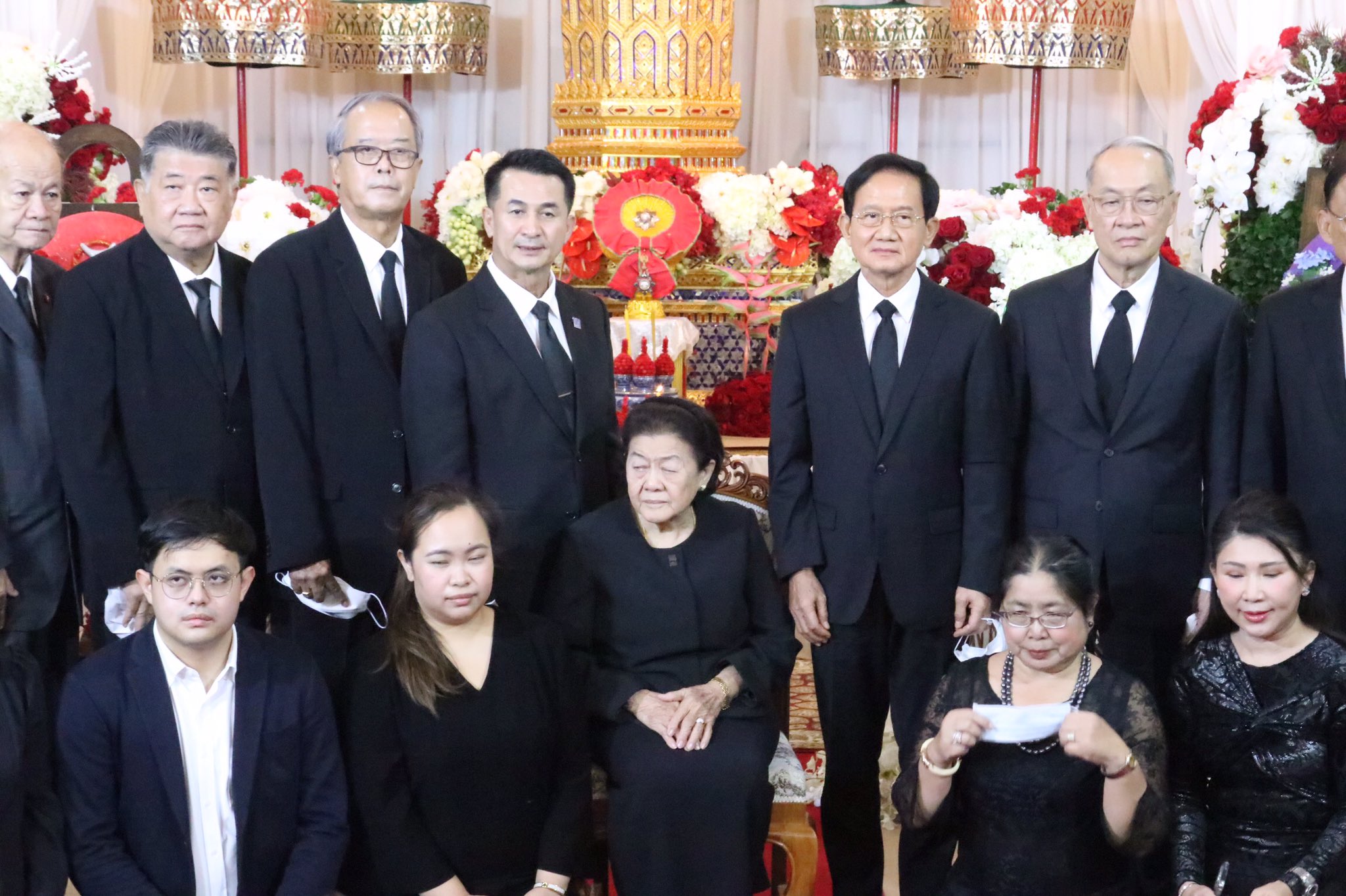 พรรคเพื่อไทย Pheu Thai Party on Twitter: "สมชาย วงศ์สวัสดิ์ อดีตนายกรัฐมนตรี พร้อมด้วย นพ.ชลน่าน ...