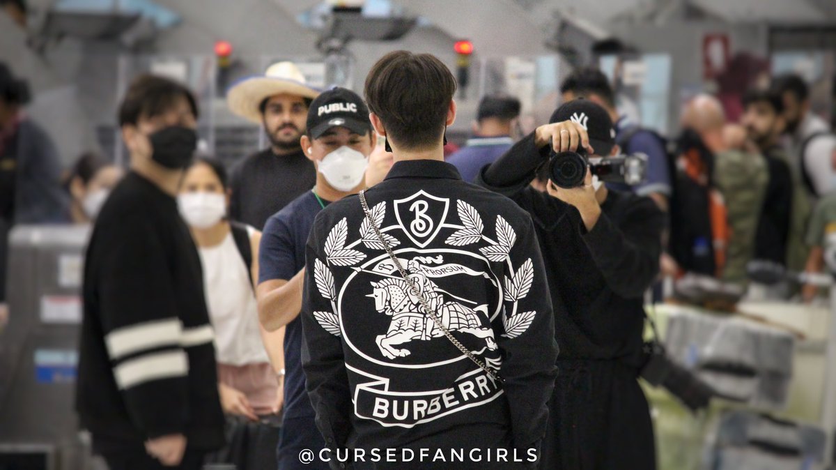 CursedFangirls★彡 on Twitter: "เต็มที่ไปเลยน้า~ @bbrightvc 🤍 #BrightReadyForLondon #bbrightvc"