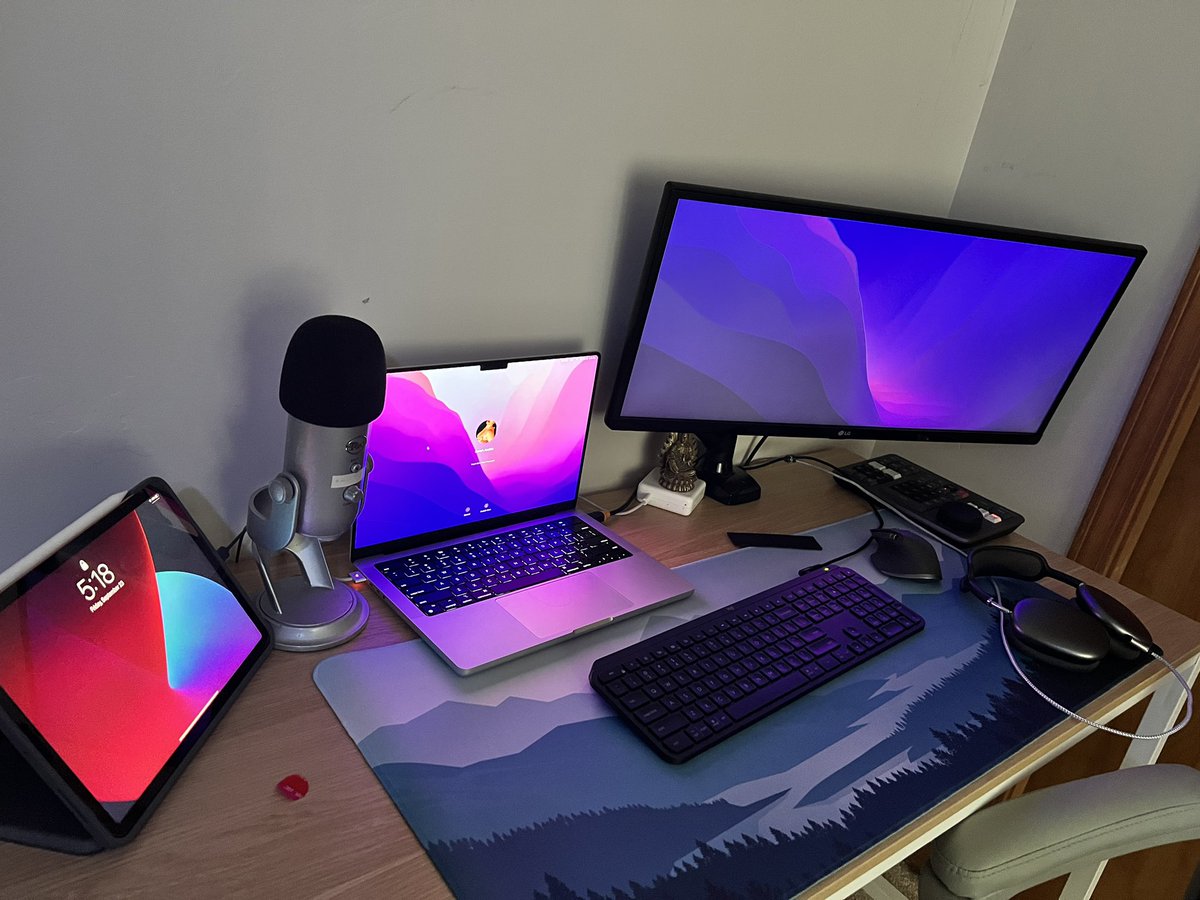 My new workstation set up 🥹 Sarah Arabic 🔞 @thesaraharabic