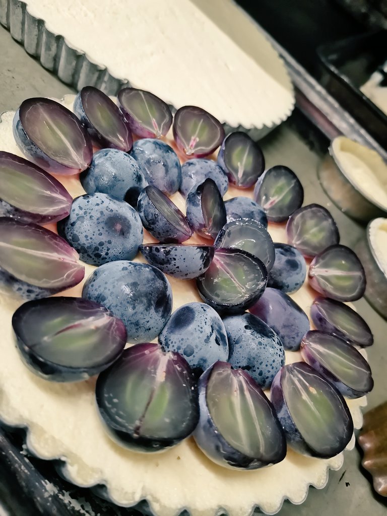 ꧁スカーレット꧂29K on Twitter: "RT @laneige_sapporo: 今日も長野産ピオーネのタルト焼いてます🤤 ...