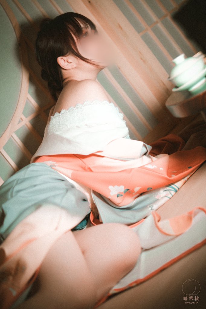 暗桃桃 on Twitter: "一面情深，一面坠落 浮生与虚幻，相融又独立🪷🍶 - R/P：Kuma @Kuma___100 M：Alisia @ayyuuiii 后期：Icey ...