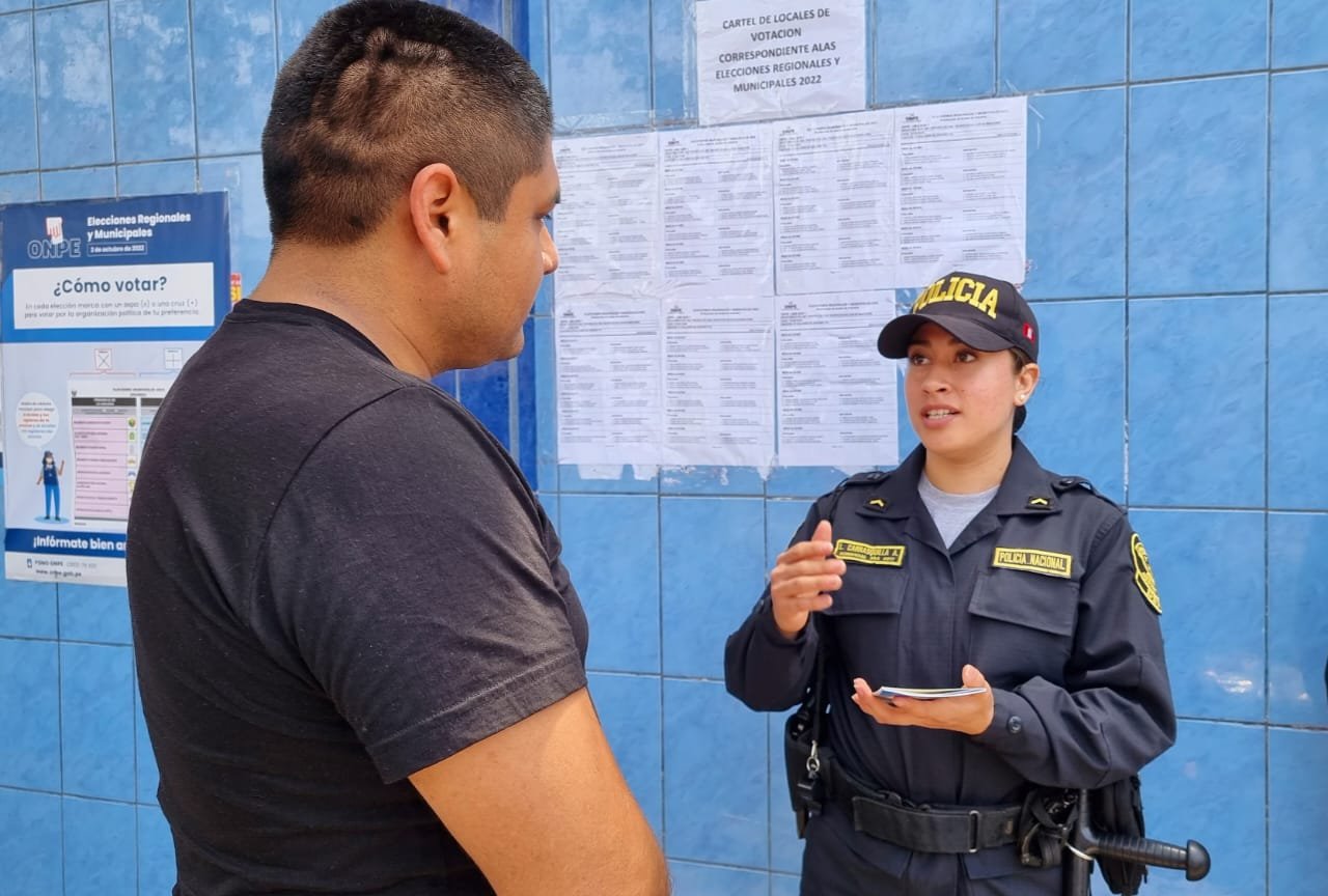 Policía Nacional del Perú on Twitter: "En la Institución Educativa Emblemática 'San Juan' en el ...