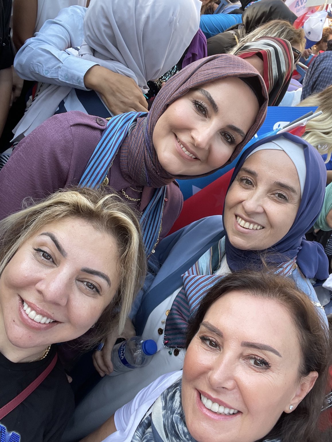 Aysun Hatipoglu on Twitter: "DEVA kadınları da ışıl ışıl🤩💧 https://t.co/nJWjDuRHJb" / Twitter