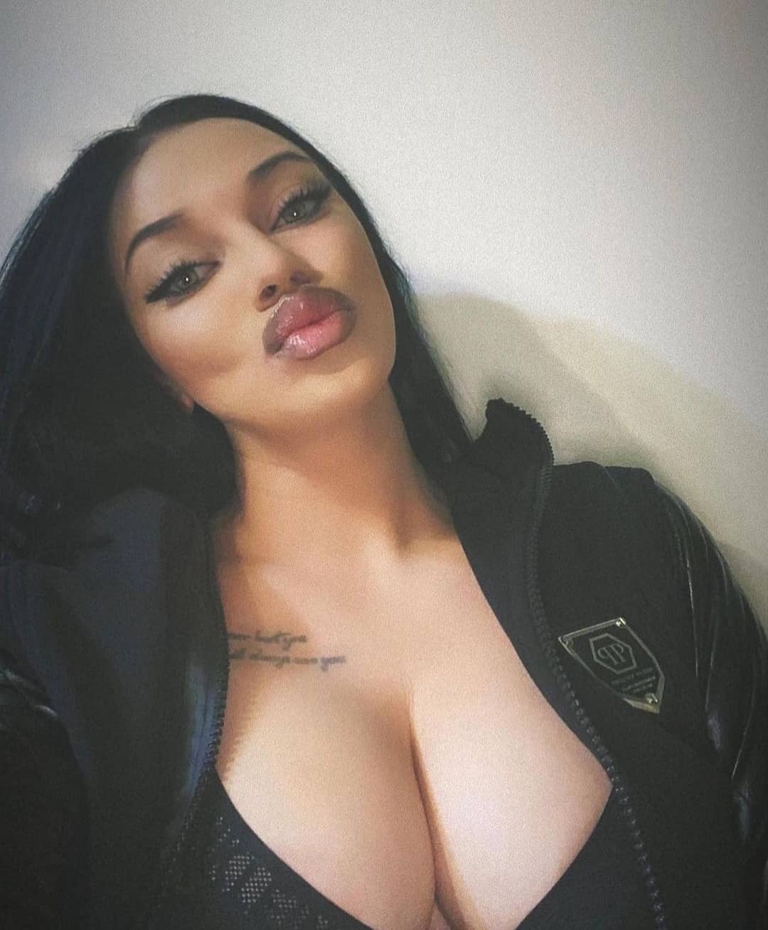 Perverzna Maja on Twitter: "Spremna za pusenje kurca mmmmm https://t.co/hDuvxvfTkl" / Twitter