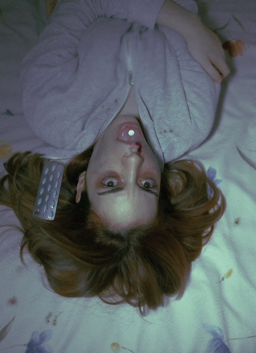 Micca on Twitter: "RT @iocivedo: “The Cool Girl” is an uncool response to this photo from the ...