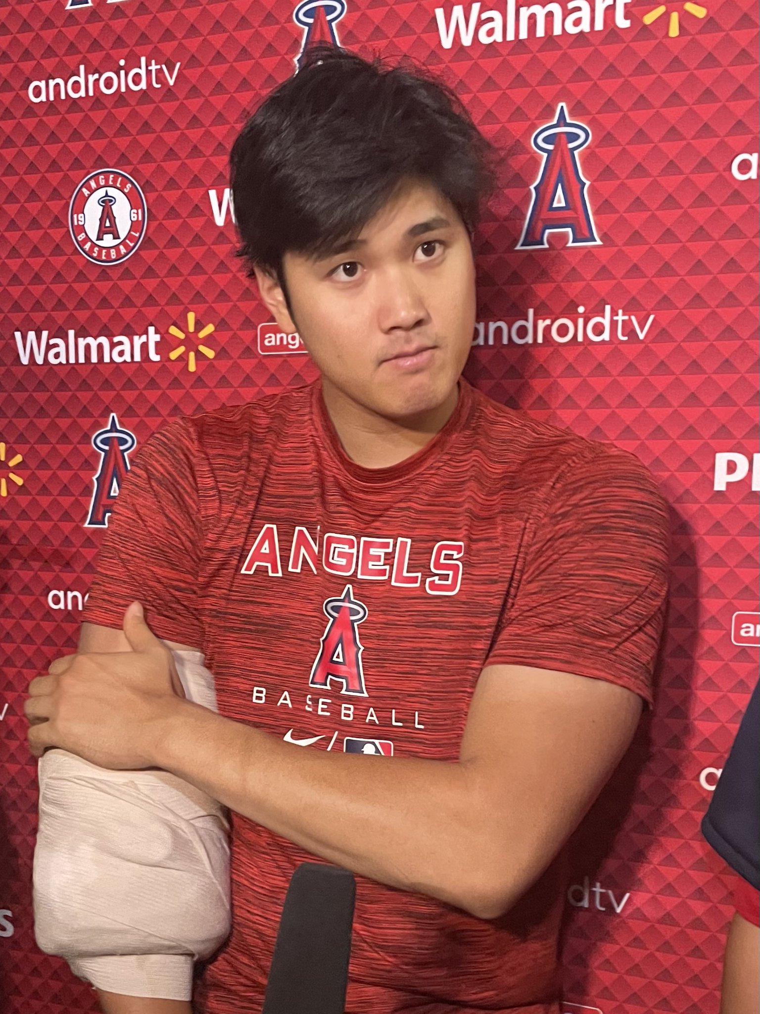 Full Count Mlb取材班 On Twitter エンゼルス・大谷翔平選手⚾️ こちら本日の米メディア取材対応中に撮ったものです📸 ①質問者を見る ②質問を聞く ③水原一平通訳の訳