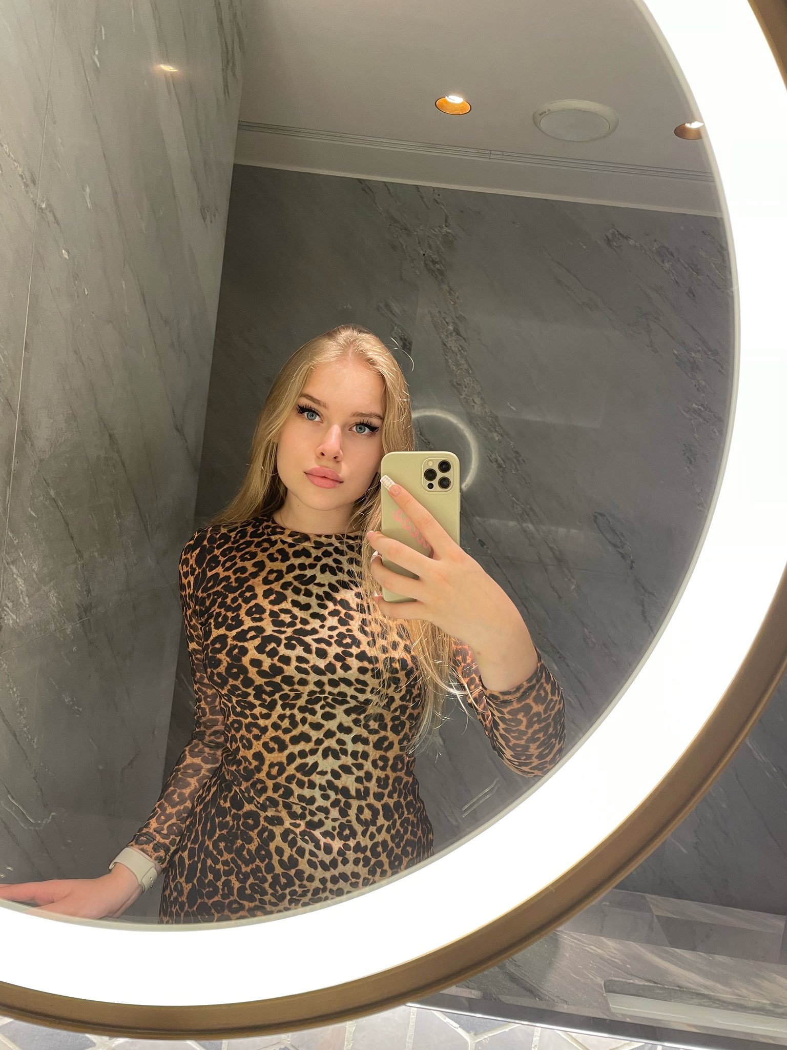 Alexandra Larchenko on Twitter: "#Bitcoin is king.🤴 https://t.co/1FepqGYTgD" / Twitter