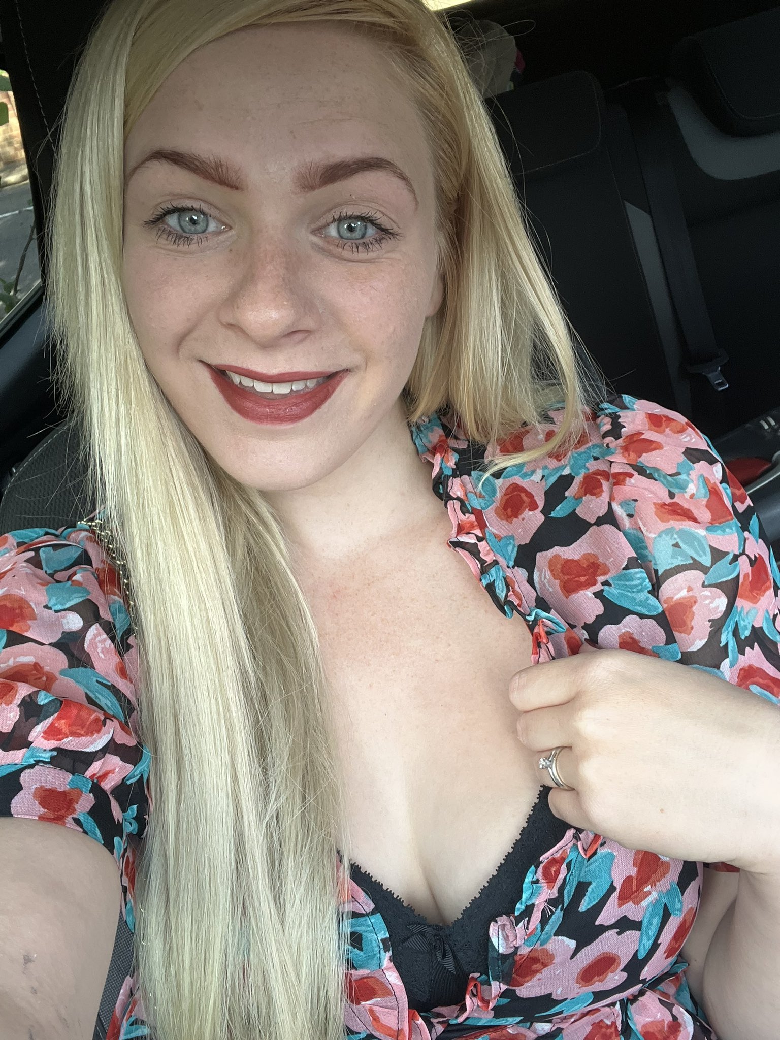 Addy on Twitter: "All dressed up. Who would like to take me out?? 😉 https://t.co/Enevhi9dTb ...