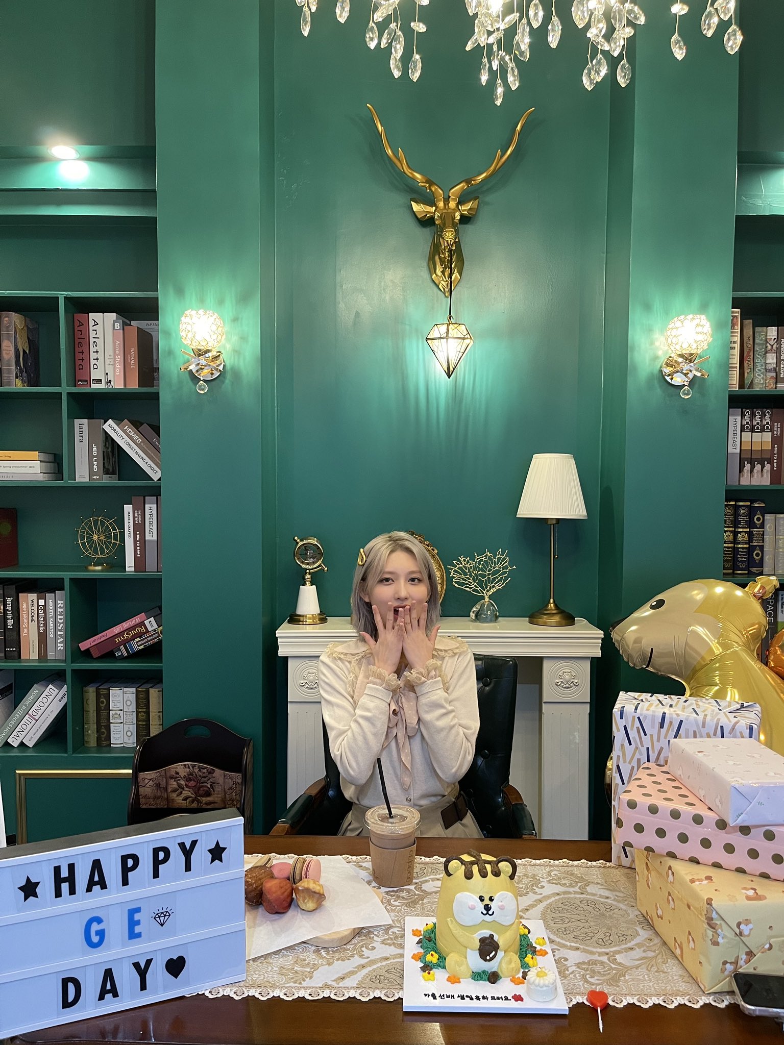 Ive Official On Twitter 📸 🐿 Happy Gaeul Day 🐿 가을 선배는 언제부터 이렇게 예뻤나