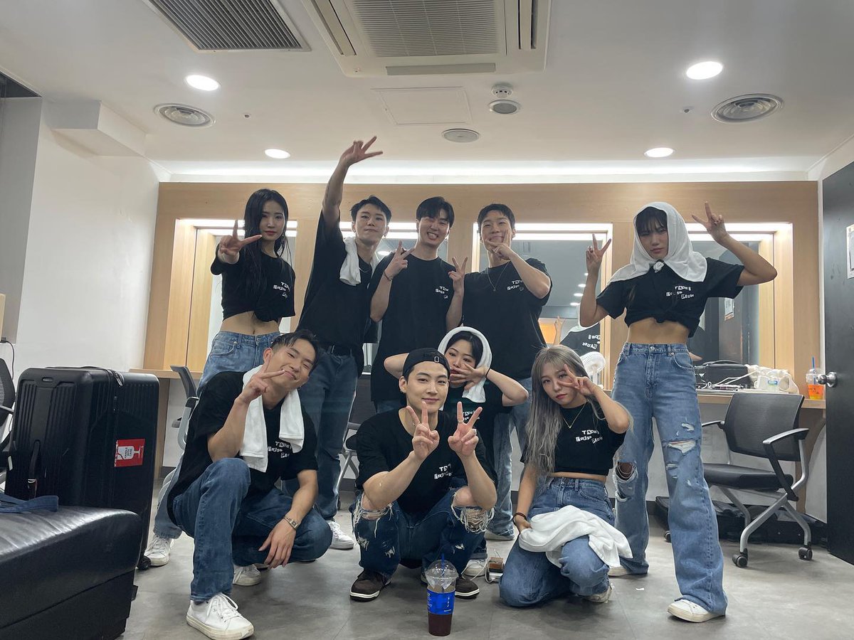 JAY B | Jaebeom¨ on Twitter: "JAY B with his back up dancers. #JAYB #제이비 @jaybnow_hr # ...